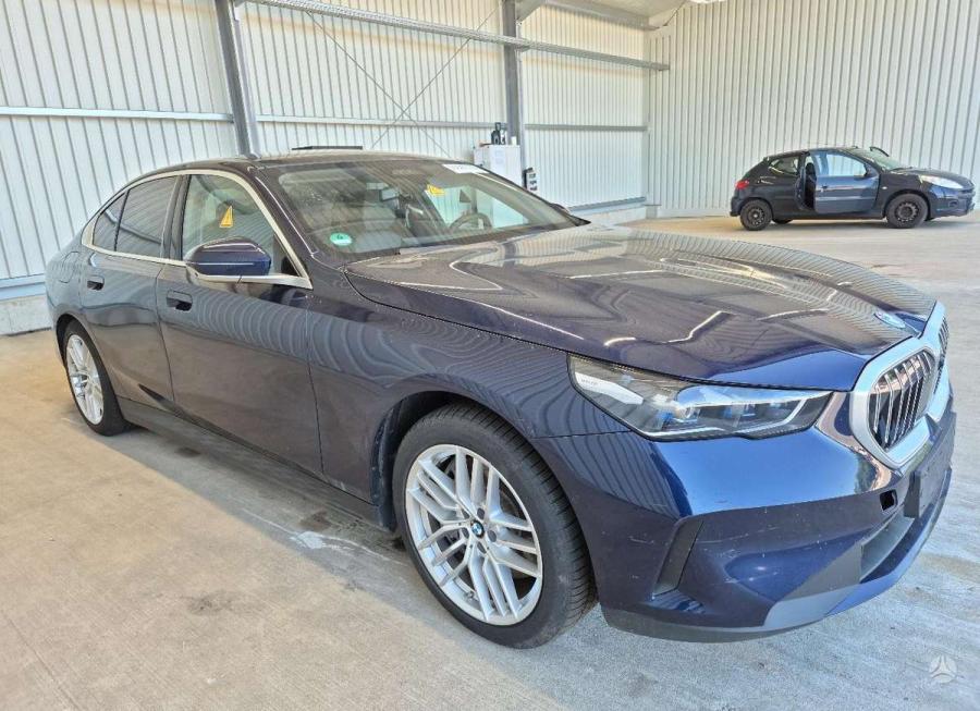 Blue BMW 550 2024 in Klaipeda, with an engine capacity of 3.00 L and mileage of 24 thousand km for 27750 €, photo 4 on AUTOMOTO.COM.LV