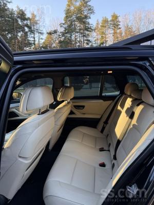Zils BMW 550 2013 Tallina, ar dzinēja tilpumu 3.00 L un nobraukumu 238 tūkst. km par 16499 €, foto 13 vietnē AUTOMOTO.COM.LV