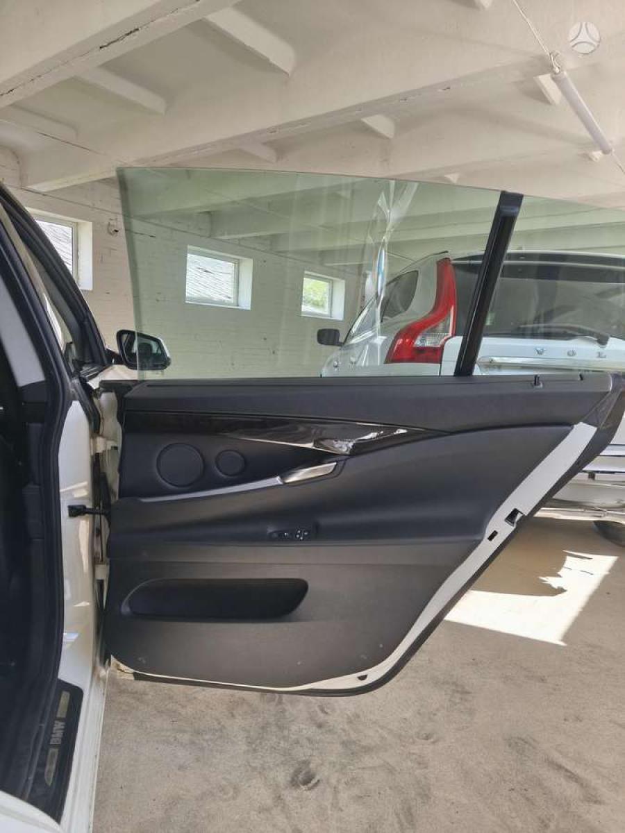 Balts BMW 550 Gran turismo 2012 Panevēža, ar dzinēja tilpumu 4.40 L un nobraukumu 224 tūkst. km par 6200 €, foto 17 vietnē AUTOMOTO.COM.LV