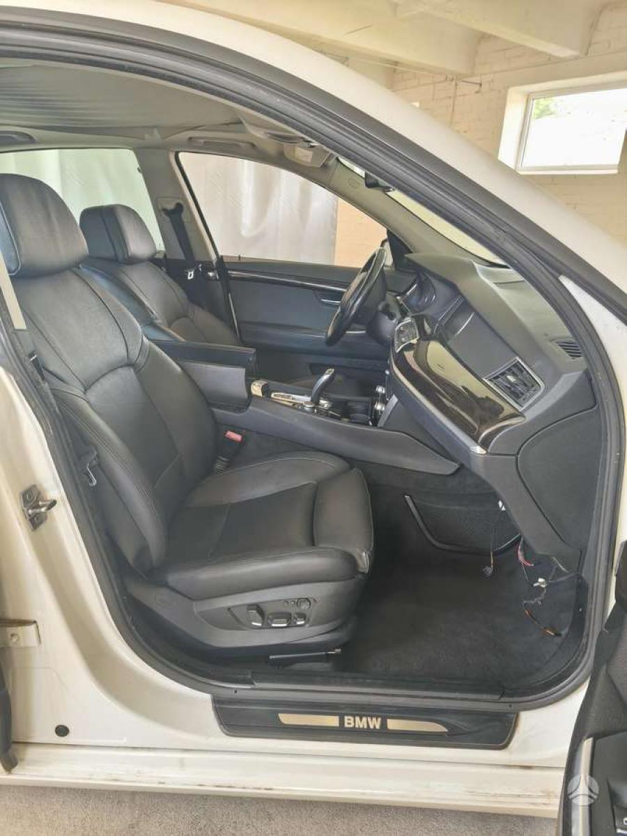Balts BMW 550 Gran turismo 2012 Panevēža, ar dzinēja tilpumu 4.40 L un nobraukumu 224 tūkst. km par 6200 €, foto 22 vietnē AUTOMOTO.COM.LV
