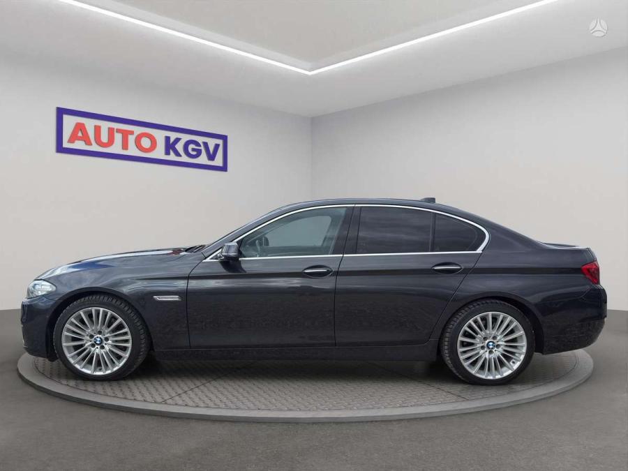 Grey BMW 550 2016 in Kaunas, with an engine capacity of 4.40 L and mileage of 163 thousand km for 13499 €, photo 3 on AUTOMOTO.COM.LV