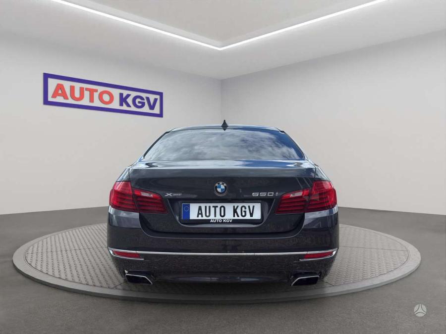 Grey BMW 550 2016 in Kaunas, with an engine capacity of 4.40 L and mileage of 163 thousand km for 13499 €, photo 5 on AUTOMOTO.COM.LV