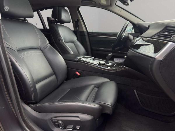 Grey BMW 550 2016 in Kaunas, with an engine capacity of 4.40 L and mileage of 163 thousand km for 13499 €, photo 8 on AUTOMOTO.COM.LV
