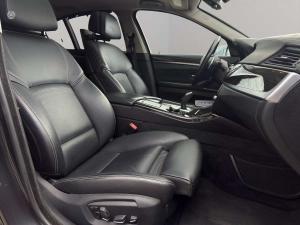 Grey BMW 550 2016 in Kaunas, with an engine capacity of 4.40 L and mileage of 163 thousand km for 13499 €, photo 9 on AUTOMOTO.COM.LV