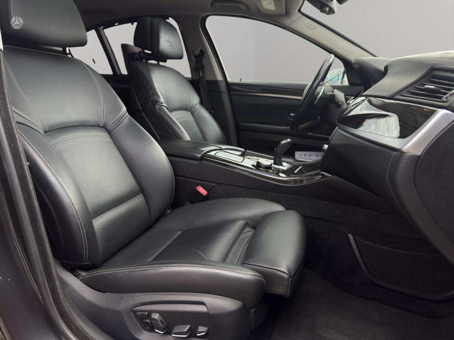 Grey BMW 550 2016 in Kaunas, with an engine capacity of 4.40 L and mileage of 163 thousand km for 13499 €, photo 9 on AUTOMOTO.COM.LV