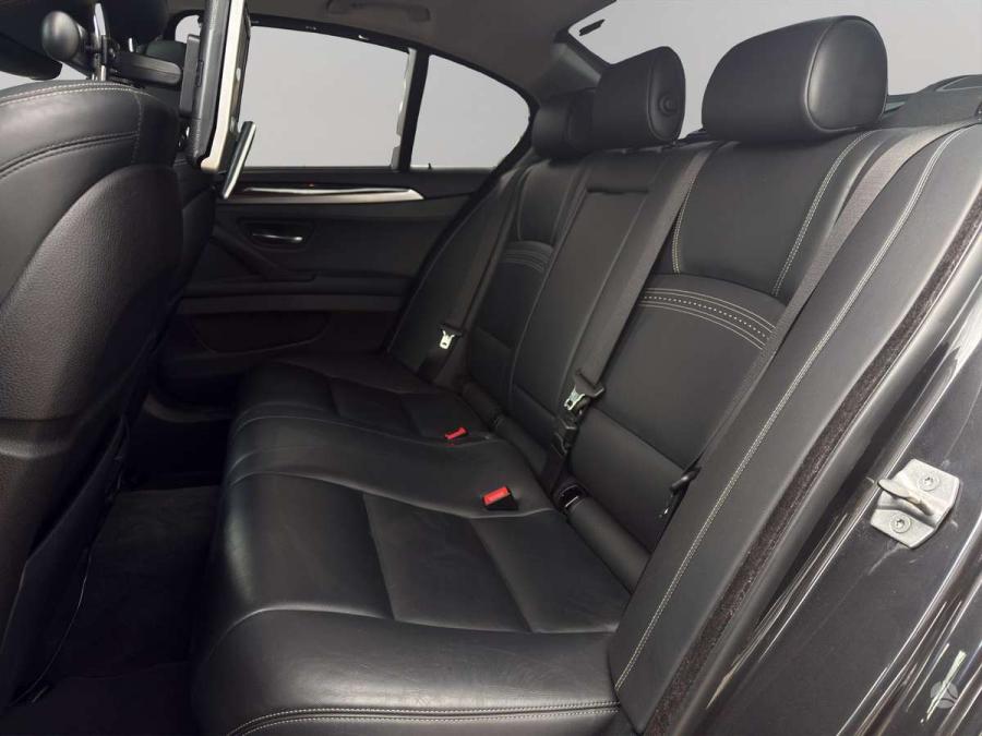 Grey BMW 550 2016 in Kaunas, with an engine capacity of 4.40 L and mileage of 163 thousand km for 13499 €, photo 12 on AUTOMOTO.COM.LV