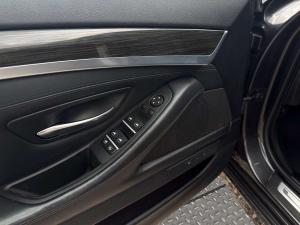 Grey BMW 550 2016 in Kaunas, with an engine capacity of 4.40 L and mileage of 163 thousand km for 13499 €, photo 14 on AUTOMOTO.COM.LV