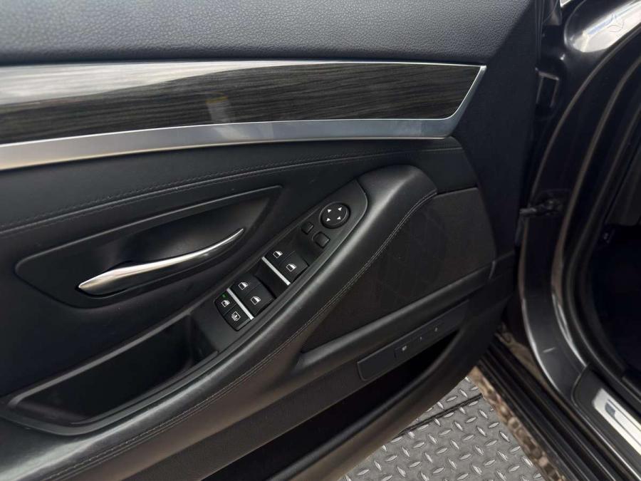 Grey BMW 550 2016 in Kaunas, with an engine capacity of 4.40 L and mileage of 163 thousand km for 13499 €, photo 14 on AUTOMOTO.COM.LV