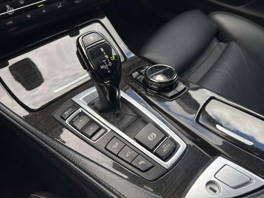 Grey BMW 550 2016 in Kaunas, with an engine capacity of 4.40 L and mileage of 163 thousand km for 13499 €, photo 16 on AUTOMOTO.COM.LV