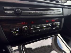 Grey BMW 550 2016 in Kaunas, with an engine capacity of 4.40 L and mileage of 163 thousand km for 13499 €, photo 17 on AUTOMOTO.COM.LV