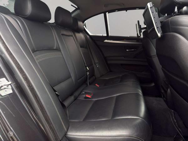 Grey BMW 550 2016 in Kaunas, with an engine capacity of 4.40 L and mileage of 163 thousand km for 13499 €, photo 10 on AUTOMOTO.COM.LV