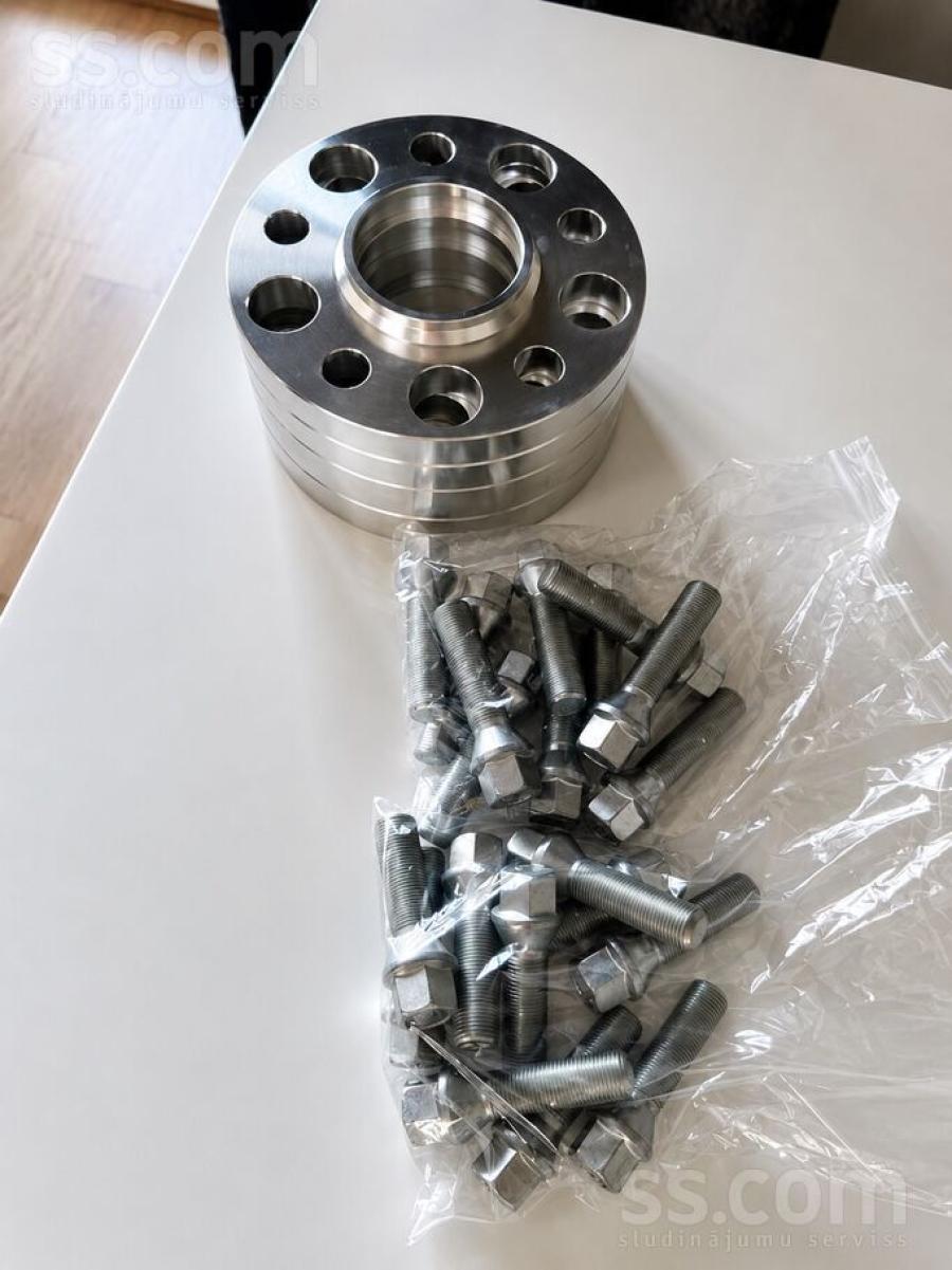 Grey BMW 550 2019 in Riga, with an engine capacity of 4.40 L and mileage of 0 thousand km for 47000 €, photo 26 on AUTOMOTO.COM.LV