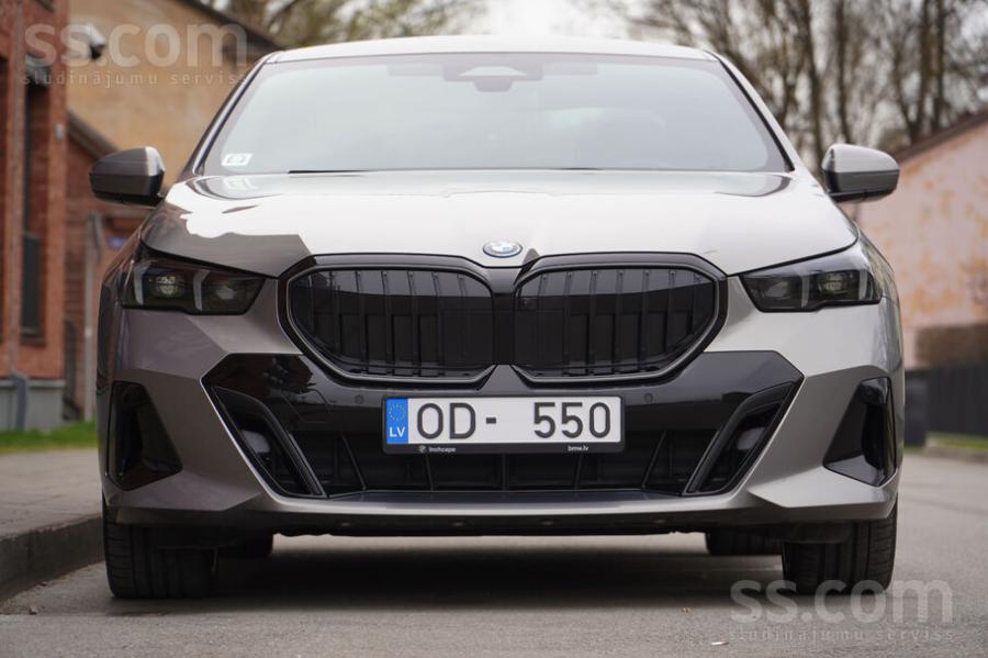 Серый БМВ 550 2024 в Рига, объемом двигателя 3.00 л и пробегом 28 тыс. км за 72490 €, фото 6 на AUTOMOTO.COM.LV