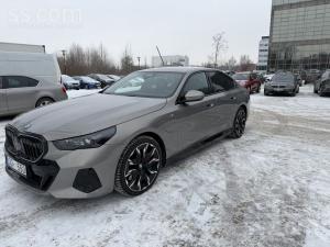 Серый БМВ 550 2024 в Рига, объемом двигателя 3.00 л и пробегом 27 тыс. км за 75500 €, фото  на AUTOMOTO.COM.LV