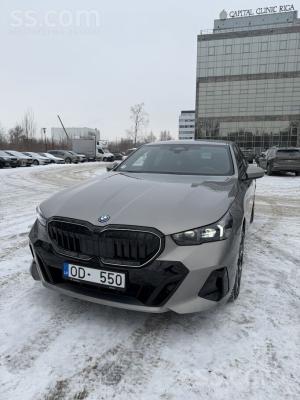 Pelēks BMW 550 2024 Rīga, ar dzinēja tilpumu 3.00 L un nobraukumu 27 tūkst. km par 75500 €, foto 4 vietnē AUTOMOTO.COM.LV