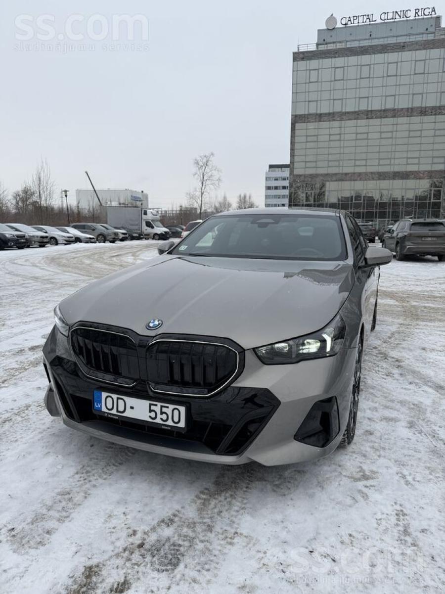 Pelēks BMW 550 2024 Rīga, ar dzinēja tilpumu 3.00 L un nobraukumu 27 tūkst. km par 75500 €, foto 4 vietnē AUTOMOTO.COM.LV