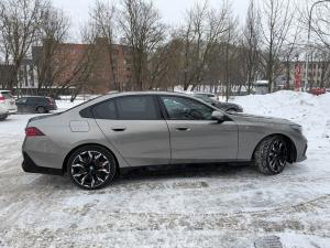 Pelēks BMW 550 2024 Rīga, ar dzinēja tilpumu 3.00 L un nobraukumu 27 tūkst. km par 75500 €, foto 8 vietnē AUTOMOTO.COM.LV