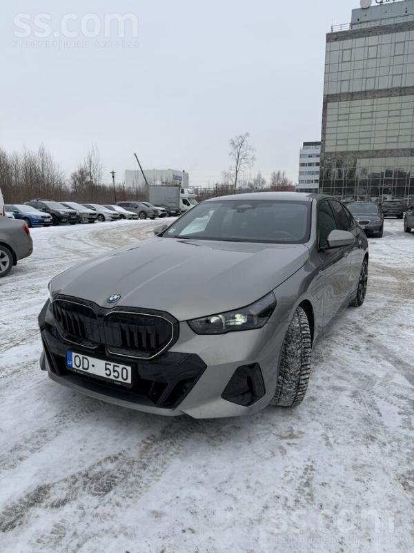 Серый БМВ 550 2024 в Рига, объемом двигателя 3.00 л и пробегом 27 тыс. км за 75500 €, фото 10 на AUTOMOTO.COM.LV