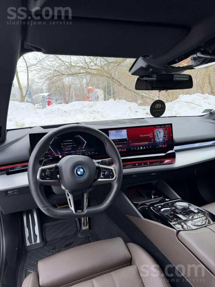 Pelēks BMW 550 2024 Rīga, ar dzinēja tilpumu 3.00 L un nobraukumu 27 tūkst. km par 75500 €, foto 13 vietnē AUTOMOTO.COM.LV