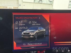 Pelēks BMW 550 2024 Rīga, ar dzinēja tilpumu 3.00 L un nobraukumu 27 tūkst. km par 75500 €, foto 16 vietnē AUTOMOTO.COM.LV