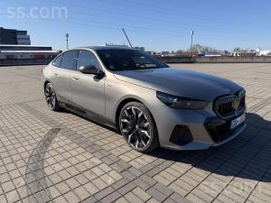 Pelēks BMW 550 2024 Rīga, ar dzinēja tilpumu 3.00 L un nobraukumu 27 tūkst. km par 75500 €, foto 19 vietnē AUTOMOTO.COM.LV