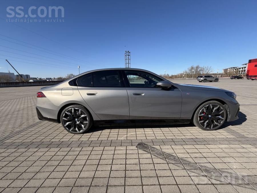 Pelēks BMW 550 2024 Rīga, ar dzinēja tilpumu 3.00 L un nobraukumu 27 tūkst. km par 75500 €, foto 20 vietnē AUTOMOTO.COM.LV
