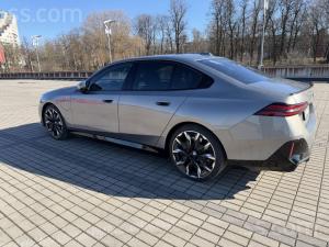 Pelēks BMW 550 2024 Rīga, ar dzinēja tilpumu 3.00 L un nobraukumu 27 tūkst. km par 75500 €, foto 23 vietnē AUTOMOTO.COM.LV