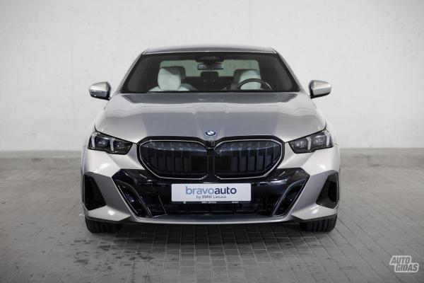 BMW 550 2024 Viļņa vietnē Pelēks BMW 550 2024 Viļņa, ar dzinēja tilpumu 3.00 L un nobraukumu 41 tūkst. km par 68771 €, foto 3 vietnē AUTOMOTO.COM.LV