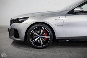Pelēks BMW 550 2024 Viļņa, ar dzinēja tilpumu 3.00 L un nobraukumu 41 tūkst. km par 68771 €, foto 8 vietnē AUTOMOTO.COM.LV
