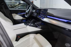 Pelēks BMW 550 2024 Viļņa, ar dzinēja tilpumu 3.00 L un nobraukumu 41 tūkst. km par 68771 €, foto 21 vietnē AUTOMOTO.COM.LV