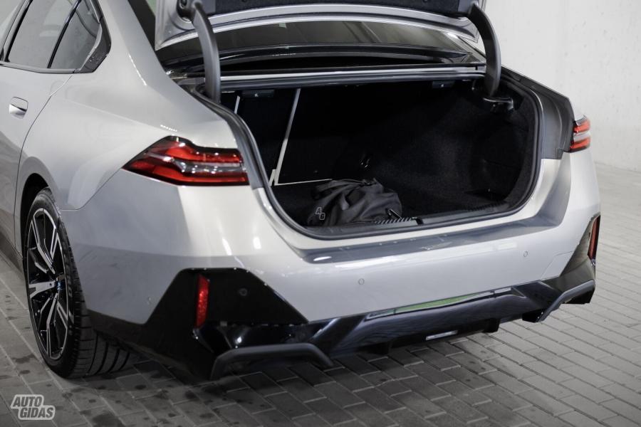 Pelēks BMW 550 2024 Viļņa, ar dzinēja tilpumu 3.00 L un nobraukumu 41 tūkst. km par 68771 €, foto 35 vietnē AUTOMOTO.COM.LV