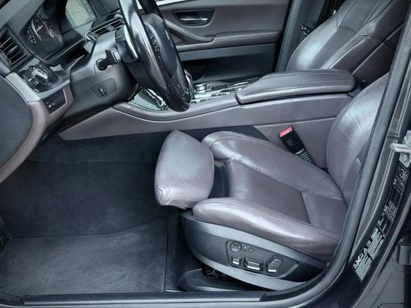 Grey BMW 550 2012 in Riga, with an engine capacity of 3.00 L and mileage of 257 thousand km for 12950 €, photo 8 on AUTOMOTO.COM.LV