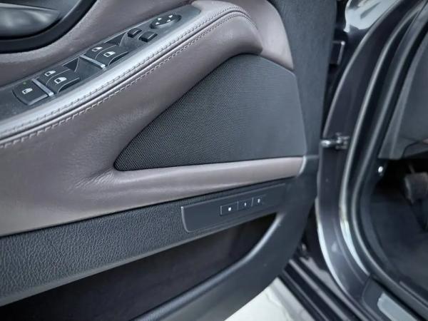 Grey BMW 550 2012 in Riga, with an engine capacity of 3.00 L and mileage of 257 thousand km for 12950 €, photo 10 on AUTOMOTO.COM.LV