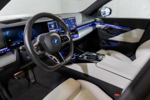 БМВ 550 2024 в Вильнюс, объемом двигателя 3.00 л и пробегом 41 тыс. км за 68771 €, фото 14 на AUTOMOTO.COM.LV