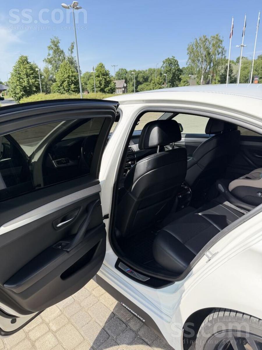 Balts BMW 550 2012 Rēzekne, ar dzinēja tilpumu 3.00 L un nobraukumu 235 tūkst. km par 18250 €, foto 19 vietnē AUTOMOTO.COM.LV