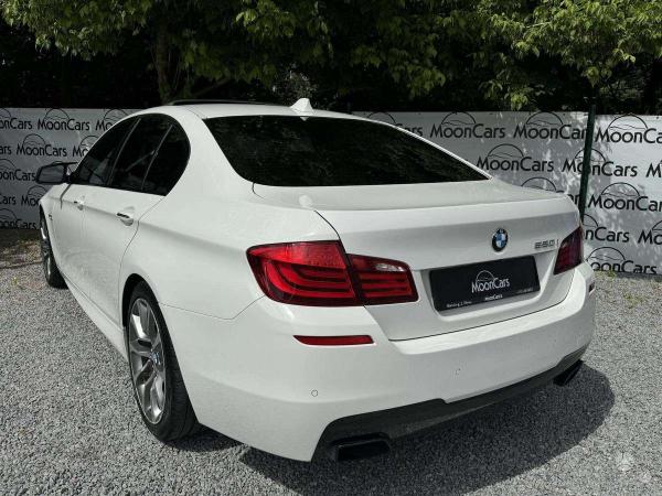White BMW 550 2013 in Vilnius, with an engine capacity of 4.40 L and mileage of 218 thousand km for 10500 €, photo 6 on AUTOMOTO.COM.LV
