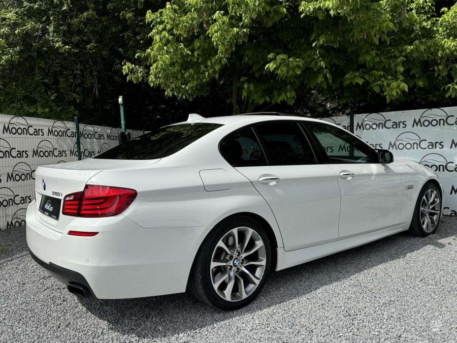 White BMW 550 2013 in Vilnius, with an engine capacity of 4.40 L and mileage of 218 thousand km for 9999 €, photo 9 on AUTOMOTO.COM.LV