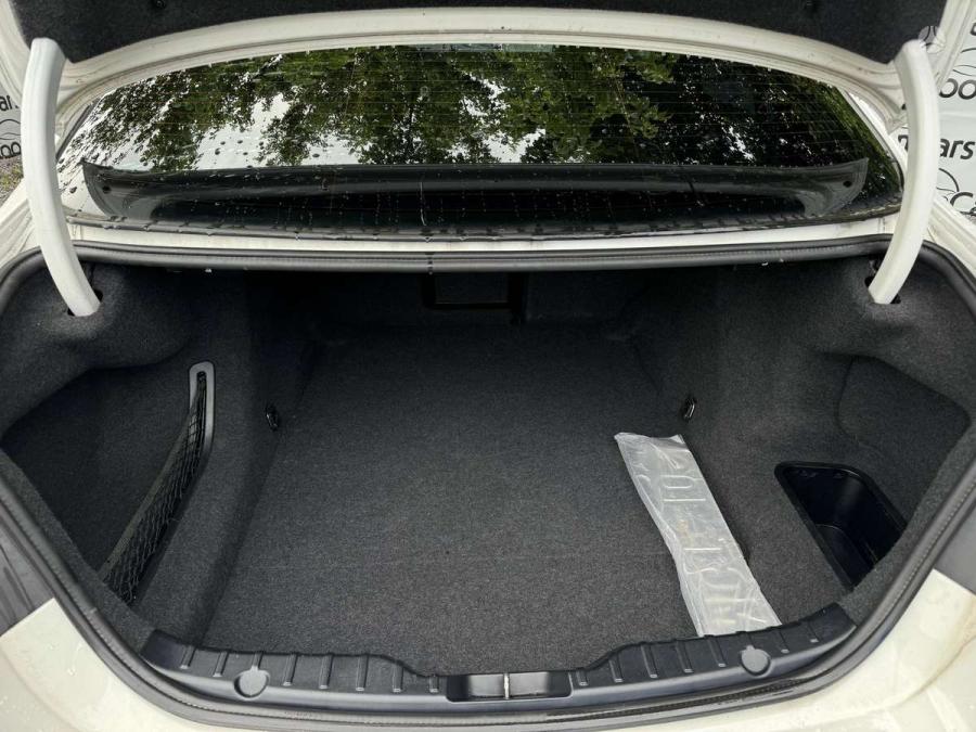 White BMW 550 2013 in Vilnius, with an engine capacity of 4.40 L and mileage of 218 thousand km for 9999 €, photo 14 on AUTOMOTO.COM.LV