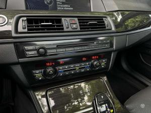 White BMW 550 2013 in Vilnius, with an engine capacity of 4.40 L and mileage of 218 thousand km for 9999 €, photo 18 on AUTOMOTO.COM.LV