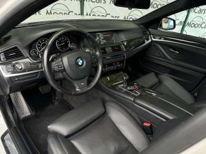 White BMW 550 2013 in Vilnius, with an engine capacity of 4.40 L and mileage of 218 thousand km for 9999 €, photo 21 on AUTOMOTO.COM.LV