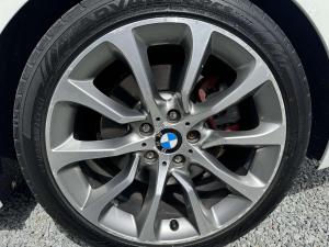 White BMW 550 2013 in Vilnius, with an engine capacity of 4.40 L and mileage of 218 thousand km for 9999 €, photo 31 on AUTOMOTO.COM.LV