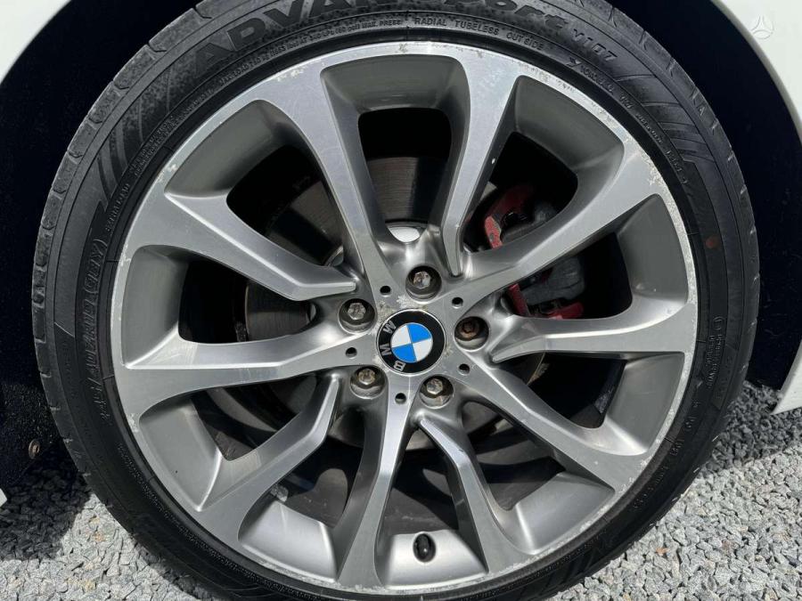 White BMW 550 2013 in Vilnius, with an engine capacity of 4.40 L and mileage of 218 thousand km for 9999 €, photo 31 on AUTOMOTO.COM.LV