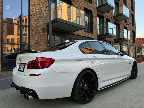 Balts BMW 550 2014 Viļņa, ar dzinēja tilpumu 4.40 L un nobraukumu 161 tūkst. km par 9900 €, foto 1 vietnē AUTOMOTO.COM.LV