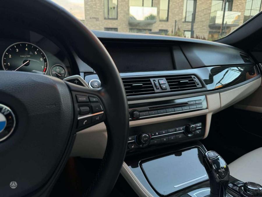 Balts BMW 550 2014 Viļņa, ar dzinēja tilpumu 4.40 L un nobraukumu 161 tūkst. km par 9900 €, foto 12 vietnē AUTOMOTO.COM.LV