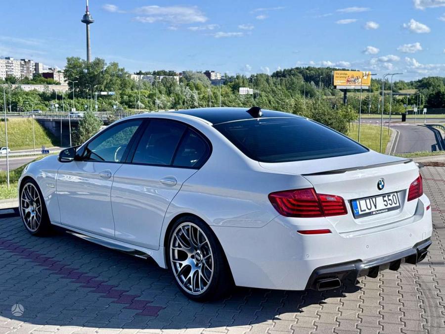 Balts BMW 550 2016 Viļņa, ar dzinēja tilpumu 4.40 L un nobraukumu 179 tūkst. km par 19499 €, foto 6 vietnē AUTOMOTO.COM.LV