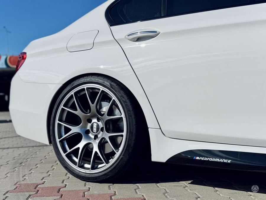 Balts BMW 550 2016 Viļņa, ar dzinēja tilpumu 4.40 L un nobraukumu 179 tūkst. km par 19499 €, foto 23 vietnē AUTOMOTO.COM.LV