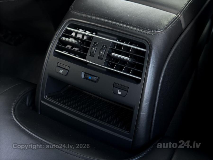 Black BMW 6 Series 2013 in Riga, with an engine capacity of 4.40 L and mileage of 69 thousand km for 29990 €, photo 14 on AUTOMOTO.COM.LV
