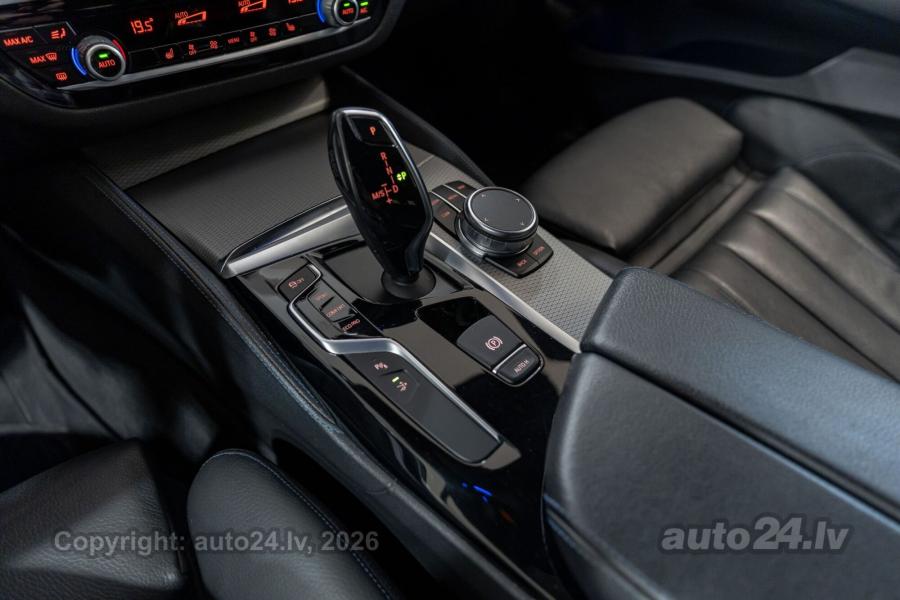 Pelēks BMW 6 Series 2018 Tallina, ar dzinēja tilpumu 3.00 L un nobraukumu 149 tūkst. km par 29990 €, foto 16 vietnē AUTOMOTO.COM.LV