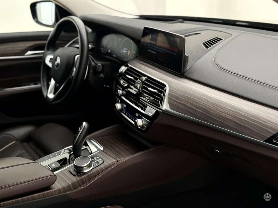Brown BMW 630 2019 in Vilnius, with an engine capacity of 2.99 L and mileage of 89 thousand km for 35450 €, photo 12 on AUTOMOTO.COM.LV
