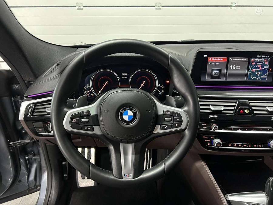 Grey BMW 630 2018 in Utena, with an engine capacity of 2.99 L and mileage of 160 thousand km for 26700 €, photo 7 on AUTOMOTO.COM.LV